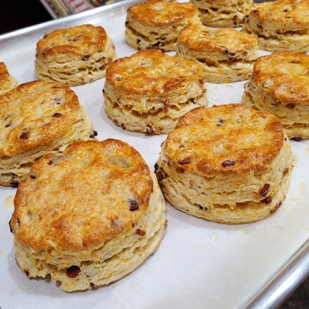 Irresistible Maple Bacon Cheddar Biscuits: A Sweet and Savory Delight ...