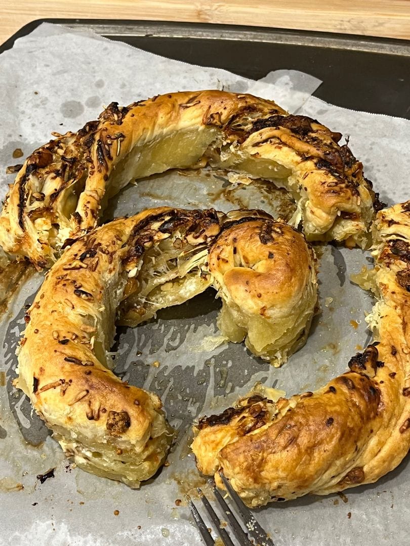 Irresistible Blue Cheese, Walnut, and Thyme Pull-Apart Puff Pastry ...